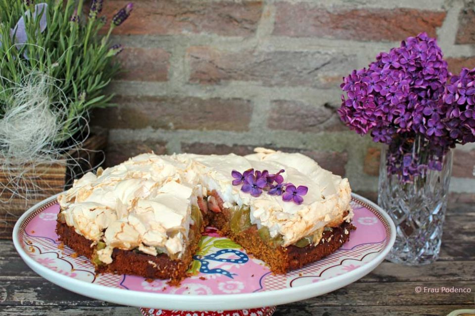 Rhabarber-Baiser-Kuchen | einfaches Rezept | Frau Podenco